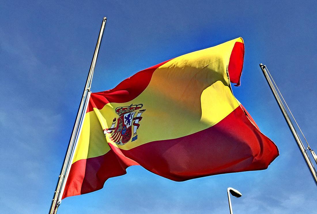 Bandera de España a media asta - Partido Popular