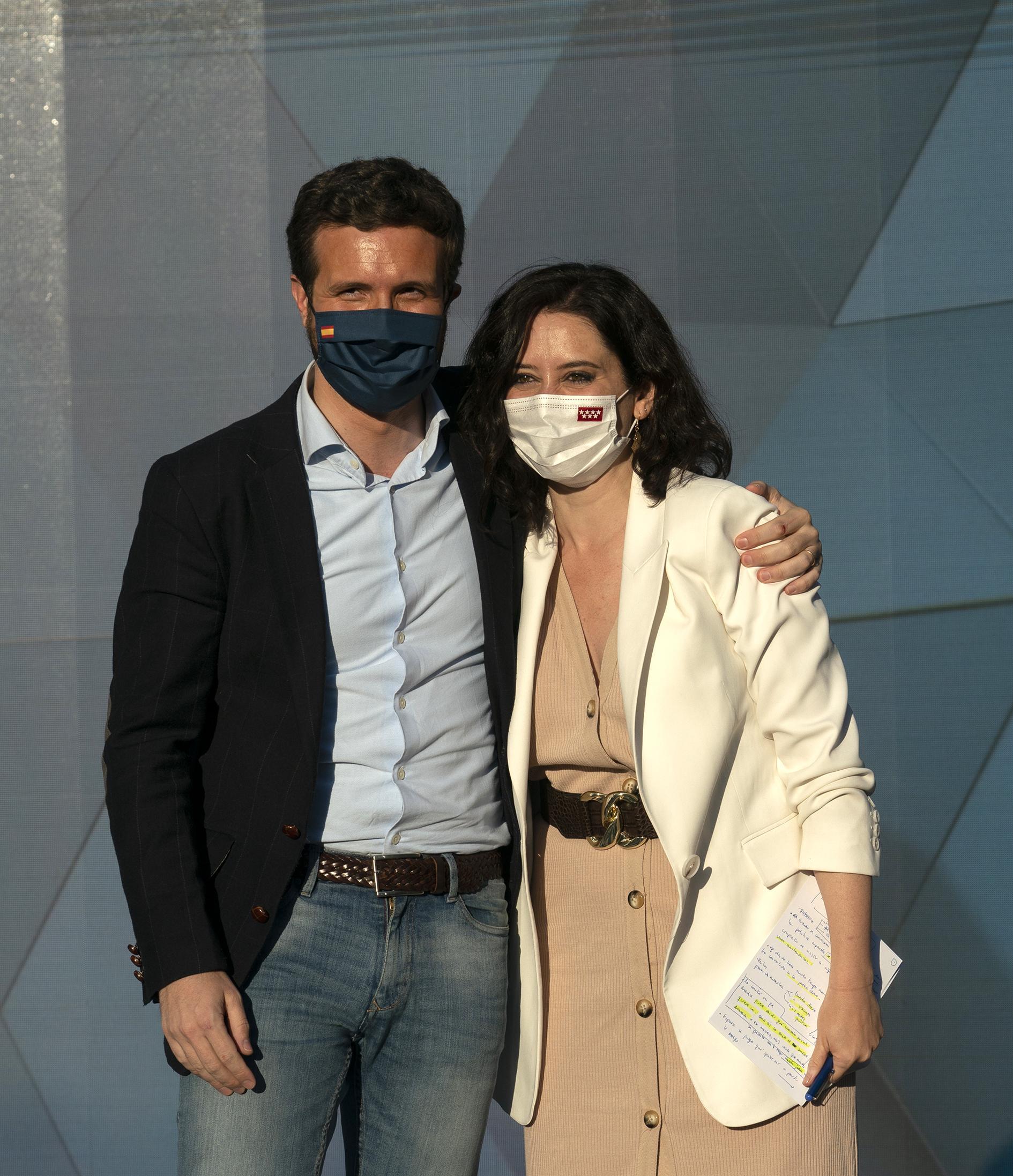 Pablo Casado e Isabel Díaz Ayuso en el acto de inicio de campaña en ...