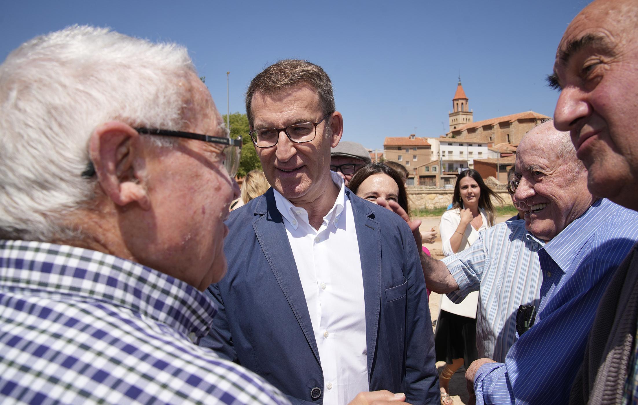 El presidente del Partido Popular, Alberto Núñez Feijóo, en Celadas ...