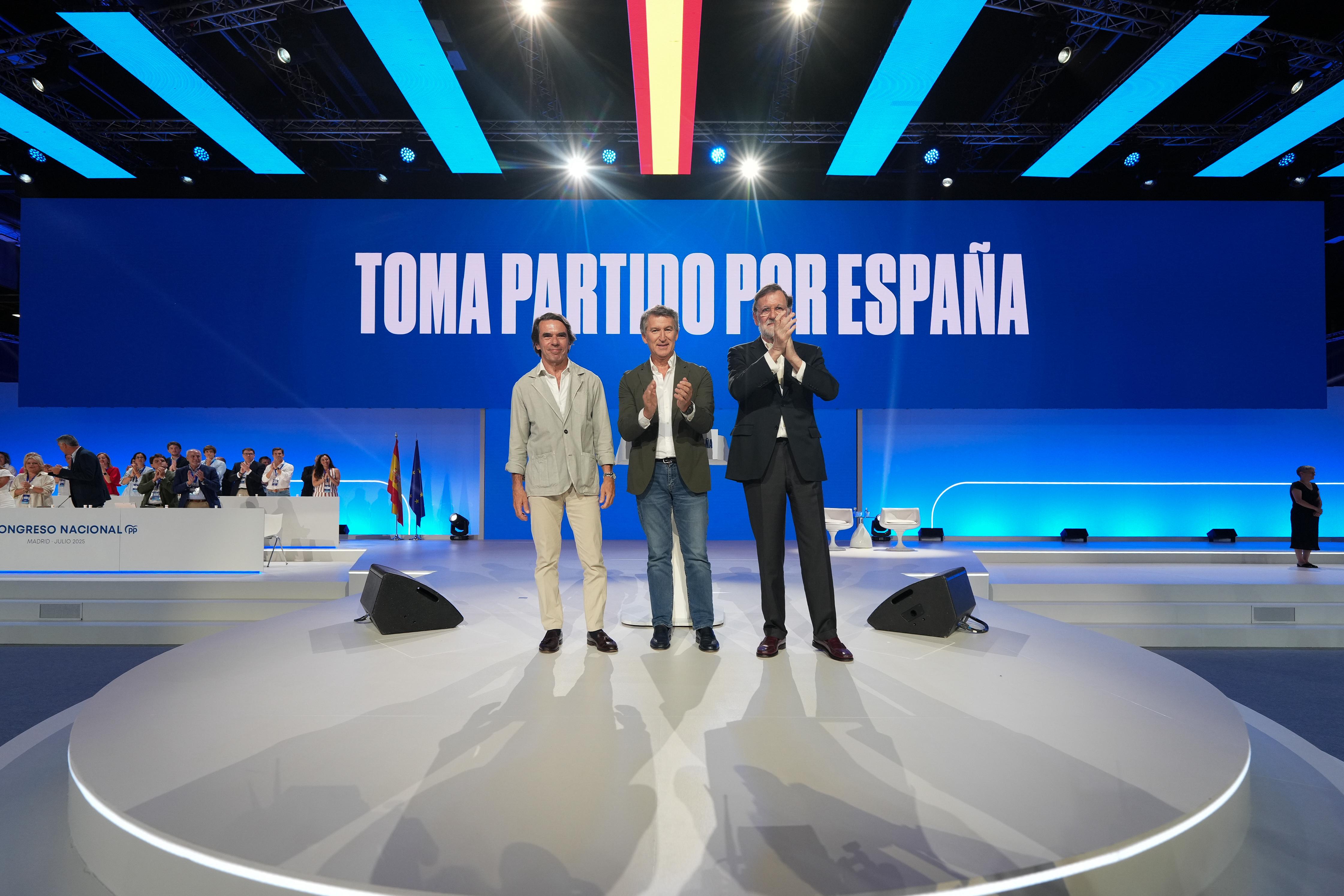 En la presentación de los dos expresidentes del Gobierno y del PP en el ...